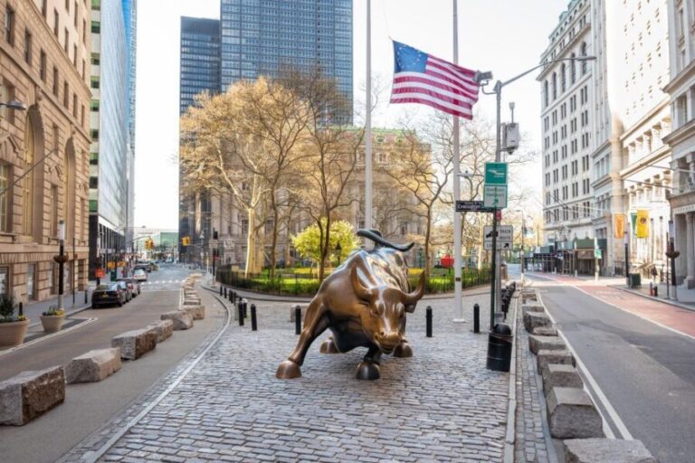 Wall Street and Financial District Private Walking Tour - Exploring the Financial District