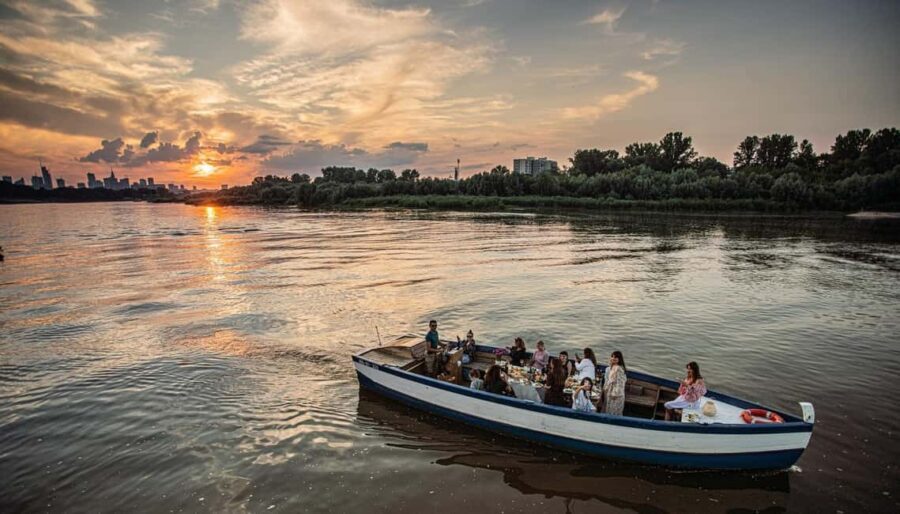 Warsaw: Private Cruise on a wooden boat - max. 12 pax - An Ideal Way to See Warsaw: In-depth Look