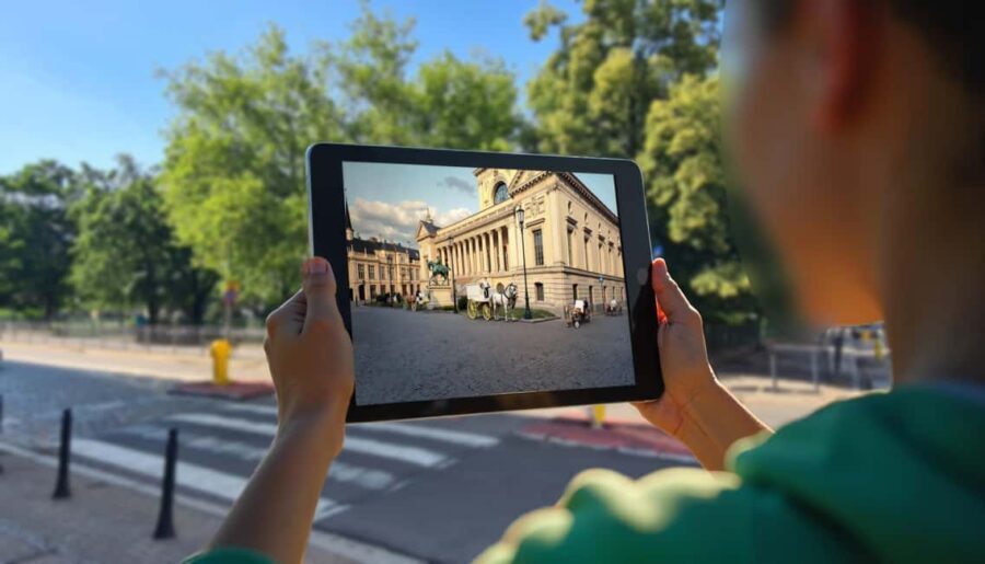 Wrocaw: Historical Tour with Tablets and Guide - The Value of Combining Guide and Technology