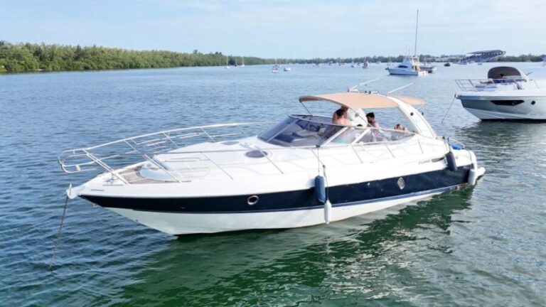 Yacht in Miami for Up to 12 People - What to Expect on the Water