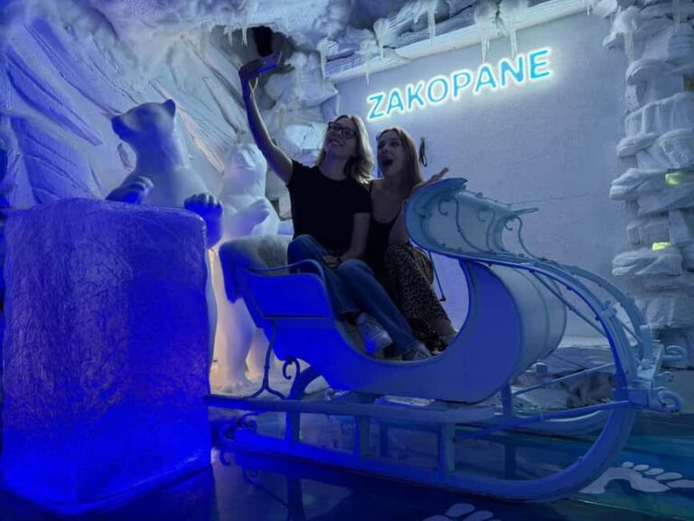 Zakopane - Be Happy Museum - entry ticket - Exploring the Themed Rooms and Installations