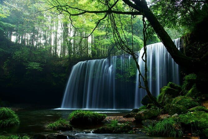 1 Day Aso 3 Sights Private Tour from or to Kumamoto - Nabegataki Falls: Mystical Water Curtain