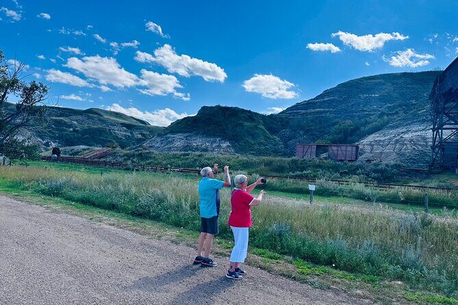 1 Day of Dinosaurs and Hoodoos From Calgary to the Drumheller - Diving into the Itinerary: What This Tour Brings to Your Day