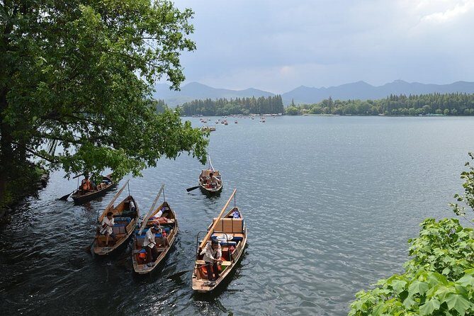 1 day Shanghai to Hangzhou Mini Group Tour - West Lake: The Heart of Hangzhou