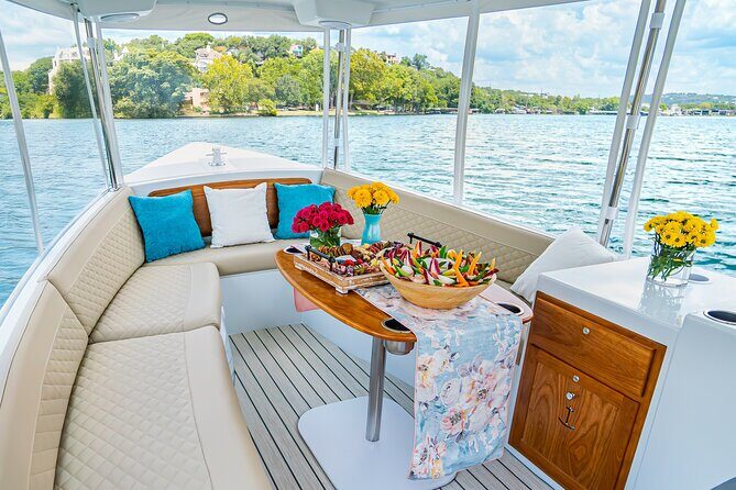 1 Hour Private Electric Duffy Cruise on Lake Austin - Who Will Love This Tour?