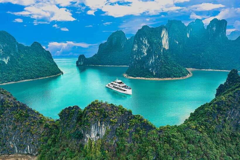 1Day 5 Stars Cruise:Swimming,Hiking & Kayaking, - The Experience in Detail
