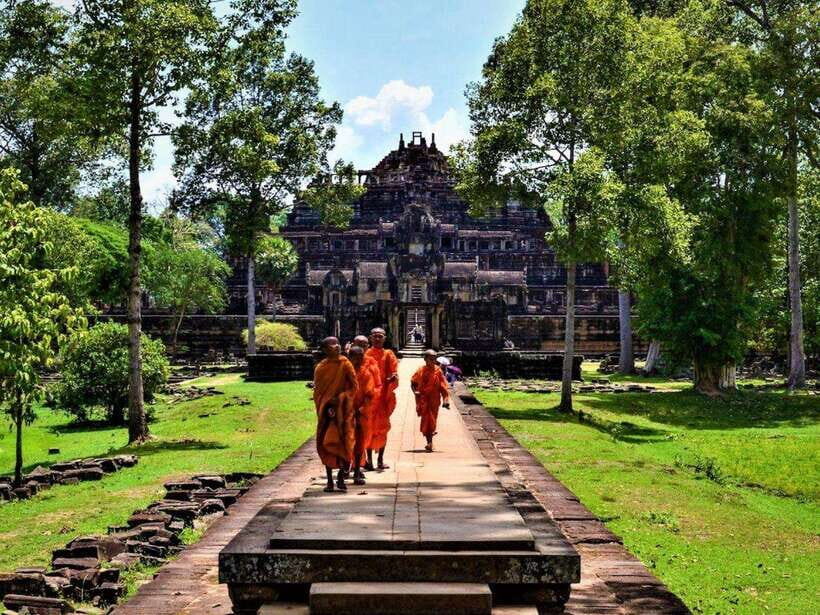 2 Day Cambodia Private Guided Tour in Angkor Temples - The Experience: What Makes It Stand Out