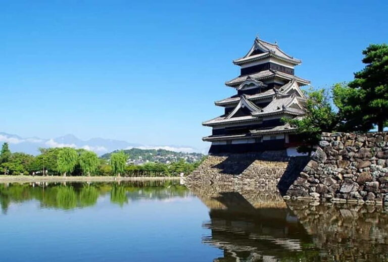 2-Day Tour to Matsumoto, Takayama & Kanazawa - Whats Included and Whats Not