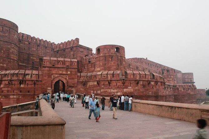 2-Day Tour to The Taj Mahal, Agra from Kolkata with Both side Commercial Flights - The Journey Begins: From Kolkata to Agra