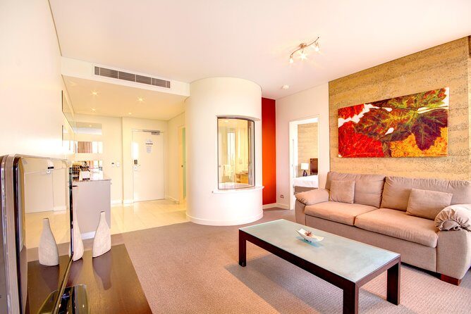 2-Day Yarra Valley Wine Tour with Luxury Vineyard Resort Stay - The Small-Group Dynamic and Transportation