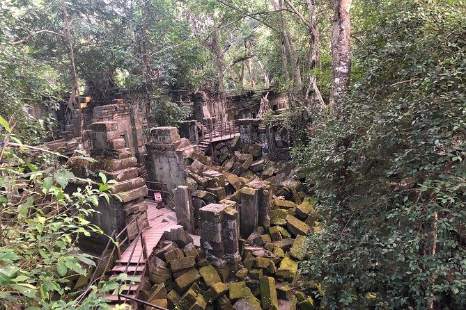 2 Days Discover Angkor Wat Complex and Cambodia's Villages Tours - Day 1: Exploring the Heart of Angkor