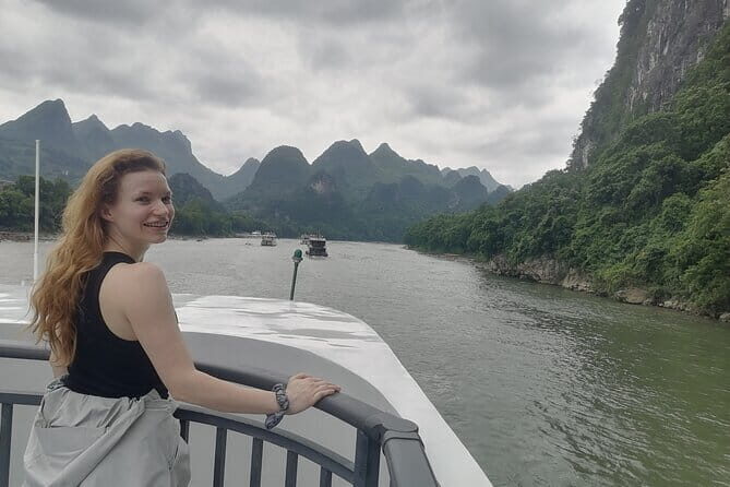 2 Days Guilin Sightseeing Tour with 4 star curise VIP seats - Day 2: The Scenic Li River and Yangshuo