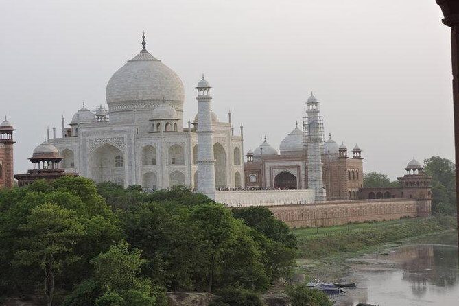 2 Days Private Agra Tour from Delhi - Accommodation and Meals