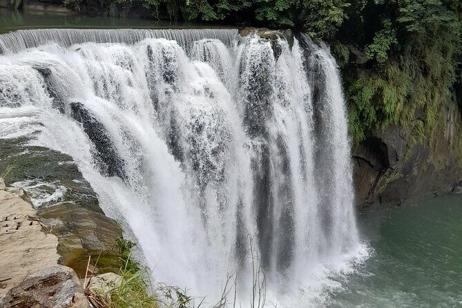 3 Days Tour in Beautiful Northern Taiwan Charter - Transportation and Group Size