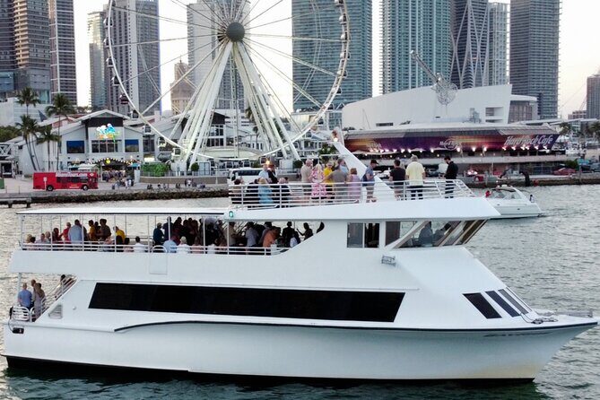 3 Story 100ft Hip Hop Yacht Party with 3 Hour Open Bar - Breaking Down the Itinerary