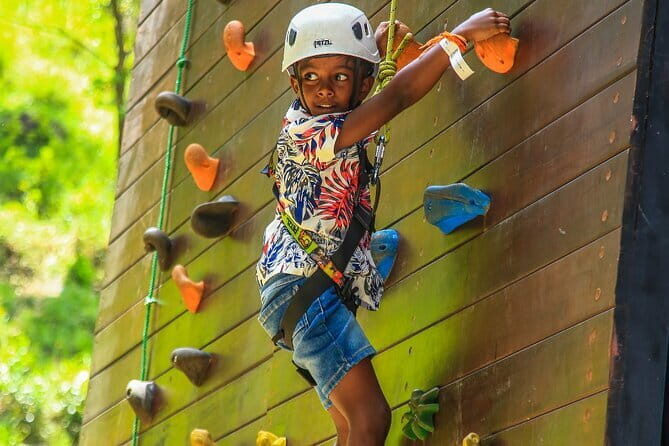30 Minutes Guided Wall Climbing Activity in Ella - The Setting and Group Dynamics