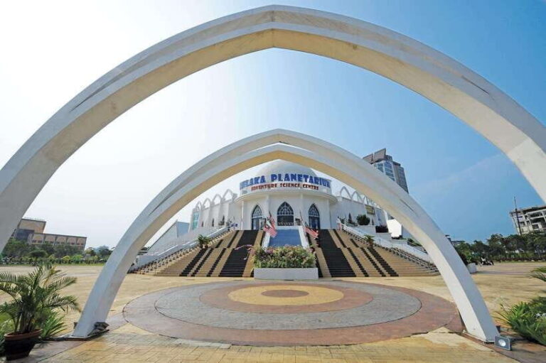 4-Day Kuala Lumpur City Tour with Genting & Malacca - Transportation and Logistics