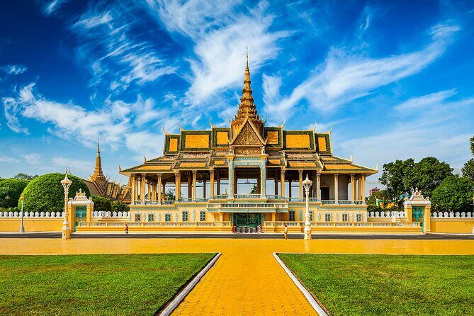 4 Days Private Guide Tour Phnom Penh to Siem Reap included domestic flight - Day 3: Majestic Temples of Angkor Thom & Ta Prohm