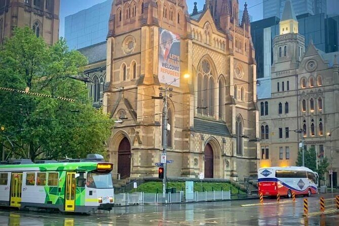 4 Hours Sightseeing Small Group Tour in Melbourne City - The Transportation and Group Dynamics