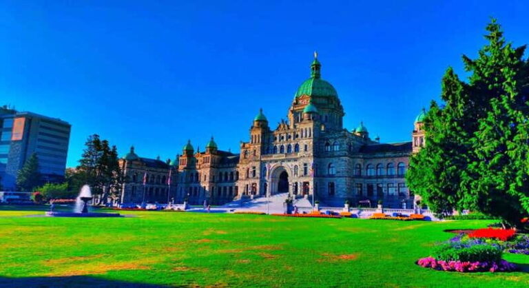 4 Unforgettable Hours in Victoria - The Fairmont Empress Hotel: A Timeless Icon