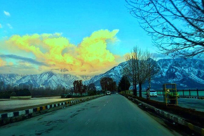 5-Days Kashmir tour includes Accommodation and Private Transportation - The Practical Aspects: Transport, Accommodation, and Timing