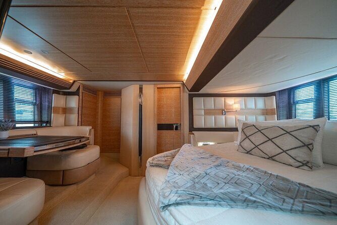 68ft LUXURY AZIMUT - Sailing Miami: A Deep Dive into the Experience
