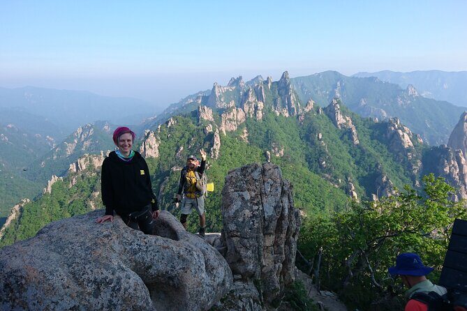 9 Day Hike_ the wonder of Korea nature(3 mountains & Temple stay) - Day 3: Journey to Seoraksan and Ulsanbawi Rock Hike