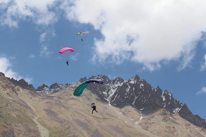 9 Days Tour to Hunza, Phandar and Shandur from April to October - Transportation and Comfort