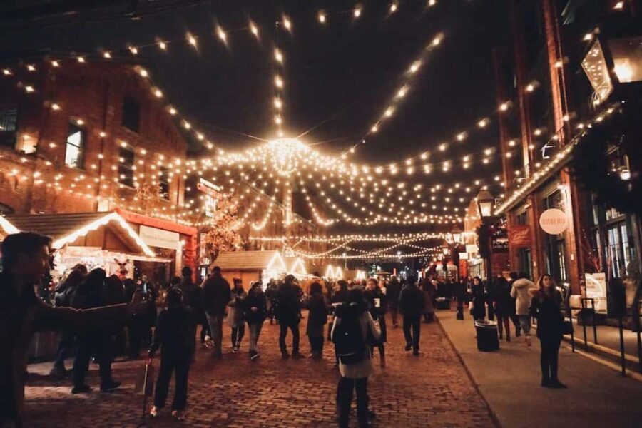 A Joyful Christmas: Private Walking Tour in Quebec - In-Depth Look at the Itinerary