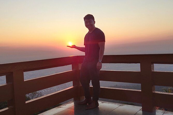 A must: Serene Sunrise, temple at dawn to beat the crowd & Alms to monks - Who Should Consider This Tour?