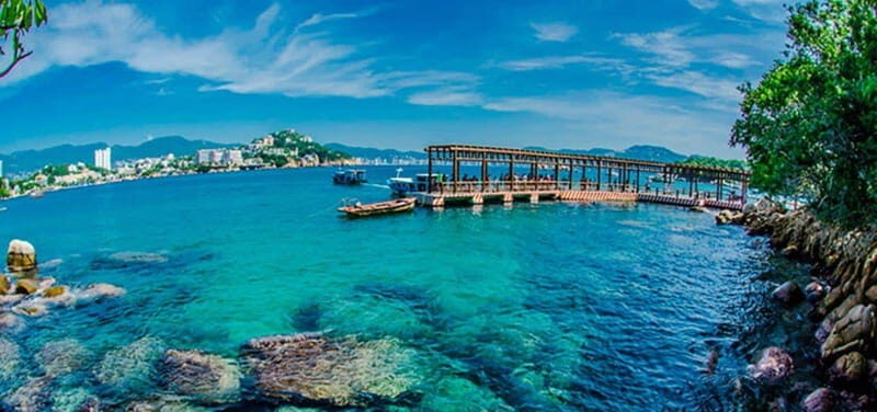 Acapulco: Crystal Bottom Boat Tour to La Roqueta Island - La Roqueta Island: The Heart of the Experience