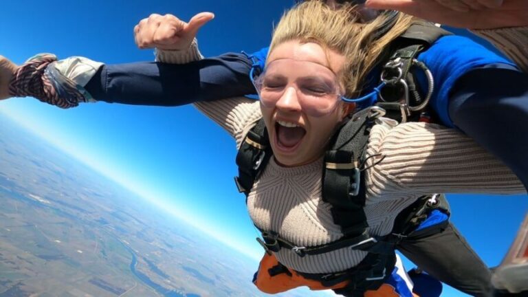 Adelaide: Tandem Skydiving over Lake Alexandrina