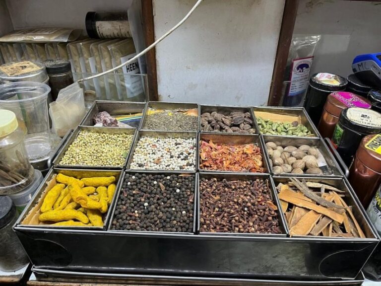 Agra: Street Food Tour with Spice Market on Tuk-Tuk Ride