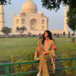 Agra: Taj Mahal Guided Tour with Photographer & Rental Saree - Is This Tour Worth the Price?