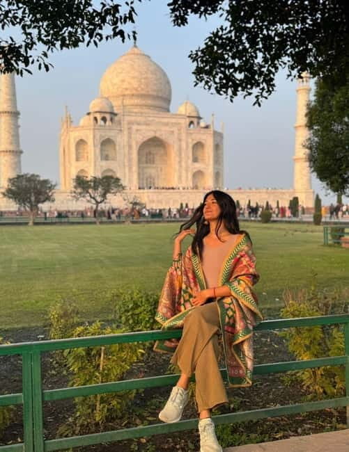 Agra: Taj Mahal Guided Tour with Photographer & Rental Saree - Is This Tour Worth the Price?