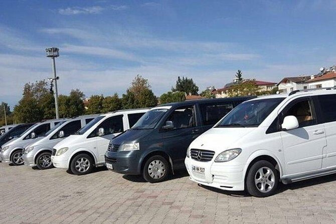 Agra to Delhi airport transfer by air-conditioned car - Key Points