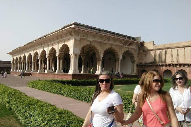 Agra Tour by Super fast Train Gatimaan from Delhi: All Inclusive - Exploring the Magnificent Agra Fort