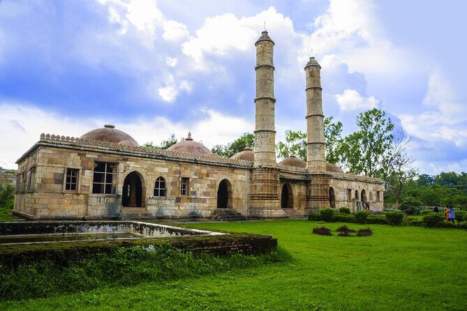 Ahmedabad to Unity Heights: Heritage and Nature Expedition - Transition to Kevadia and the Evening Light Show