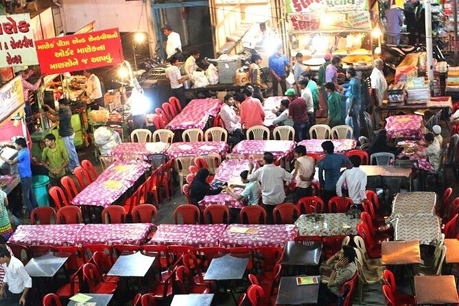 Ahmedabad's Colorful Manek Chowk Bazaar - What You’ll Experience: A Step-by-Step Breakdown