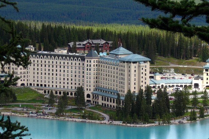 Airport Shuttle: Lake Louise  Calgary - Who Should Consider This Service?