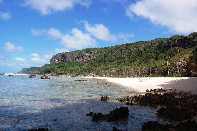 Airport Transfers from Hotel to Fua'amotu Int'l and Dom Airport - Group Size and Booking Details