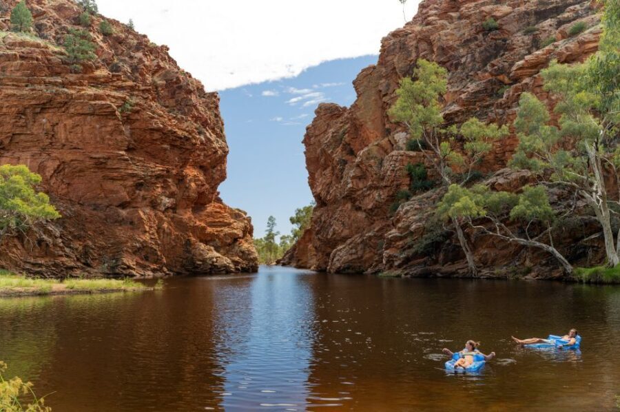 Alice Springs: West MacDonnell Ranges & Standley Chasm Tour - Visiting the UNESCO-listed Ochre Pit