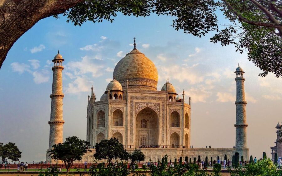 All Inclusive Taj Mahal Day Tour by Fastest Train From Delhi - The Day Itself: What You Can Expect