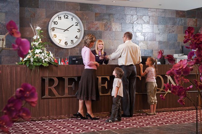 Anaheim Resort Private Transfer to or from Hollywood - The Experience in Detail