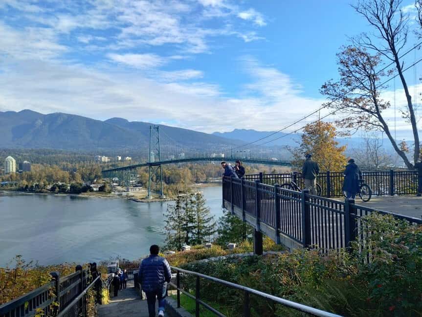 Aquarium & StanleyPark+20 Gem Spots+City/Vip Car+Small Group - Who Will Love This Tour?