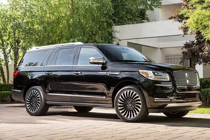 Arrival Private Transfer: Montreal Airport YUL to Montreal in Luxury SUV - The Vehicle and Comfort