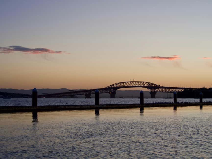 Auckland: Double Decker City Tour with Wine Tastings & Food - Who Will Love This Tour?