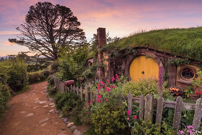 Auckland to Rotorua via Hobbiton Small Group Tour (One Way) - An In-Depth Look at the Tour