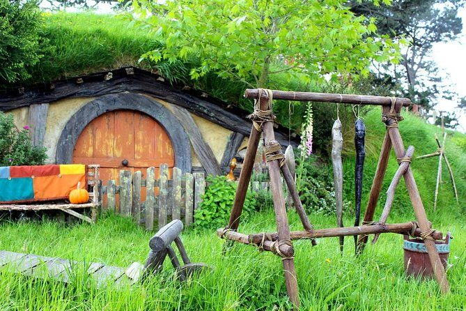 Auckland to Waitomo Caves and Hobbiton Movie Set Private Tour - Analyzing the Cost: Is It Worth It?