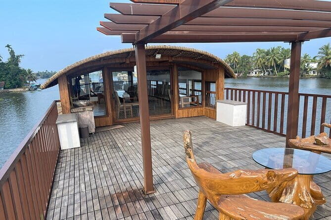 Backwaters Bliss: Cochin to Alleppey Escape - Understanding the Value